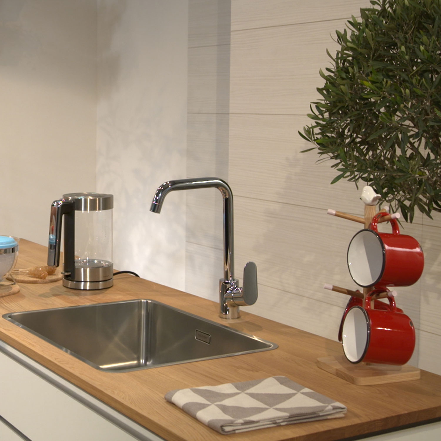 hansgrohe Focus Single Lever Swivel 260 Chrome Kitchen Mixer Tap