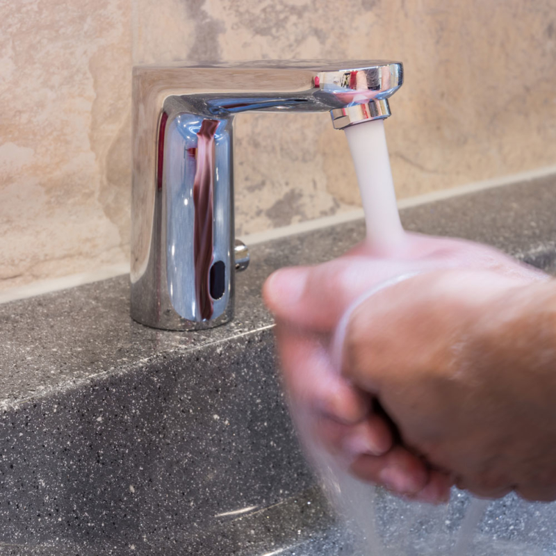 What is the best flow rate for a kitchen or bathroom?