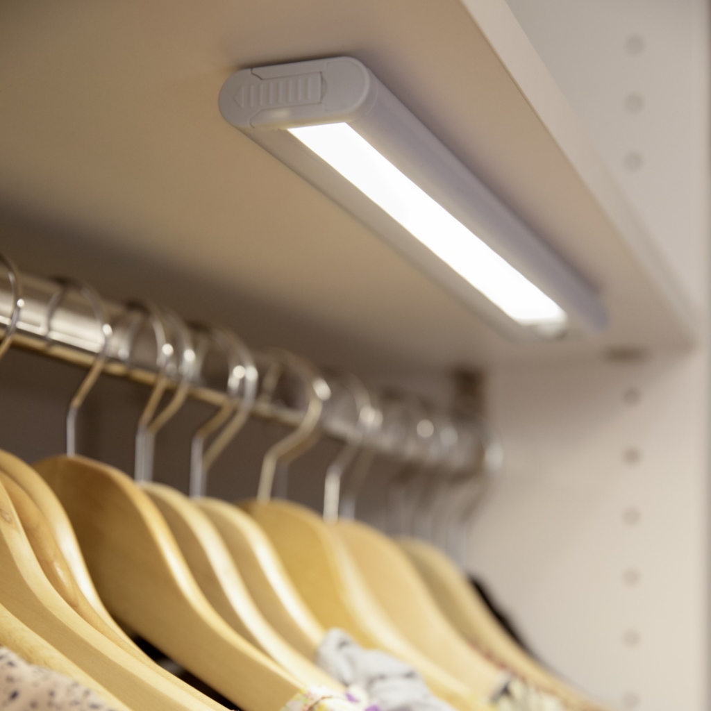 Ledvance Linear LED Cabinet Light 300mm 2.9W 4000K White | Battery ...